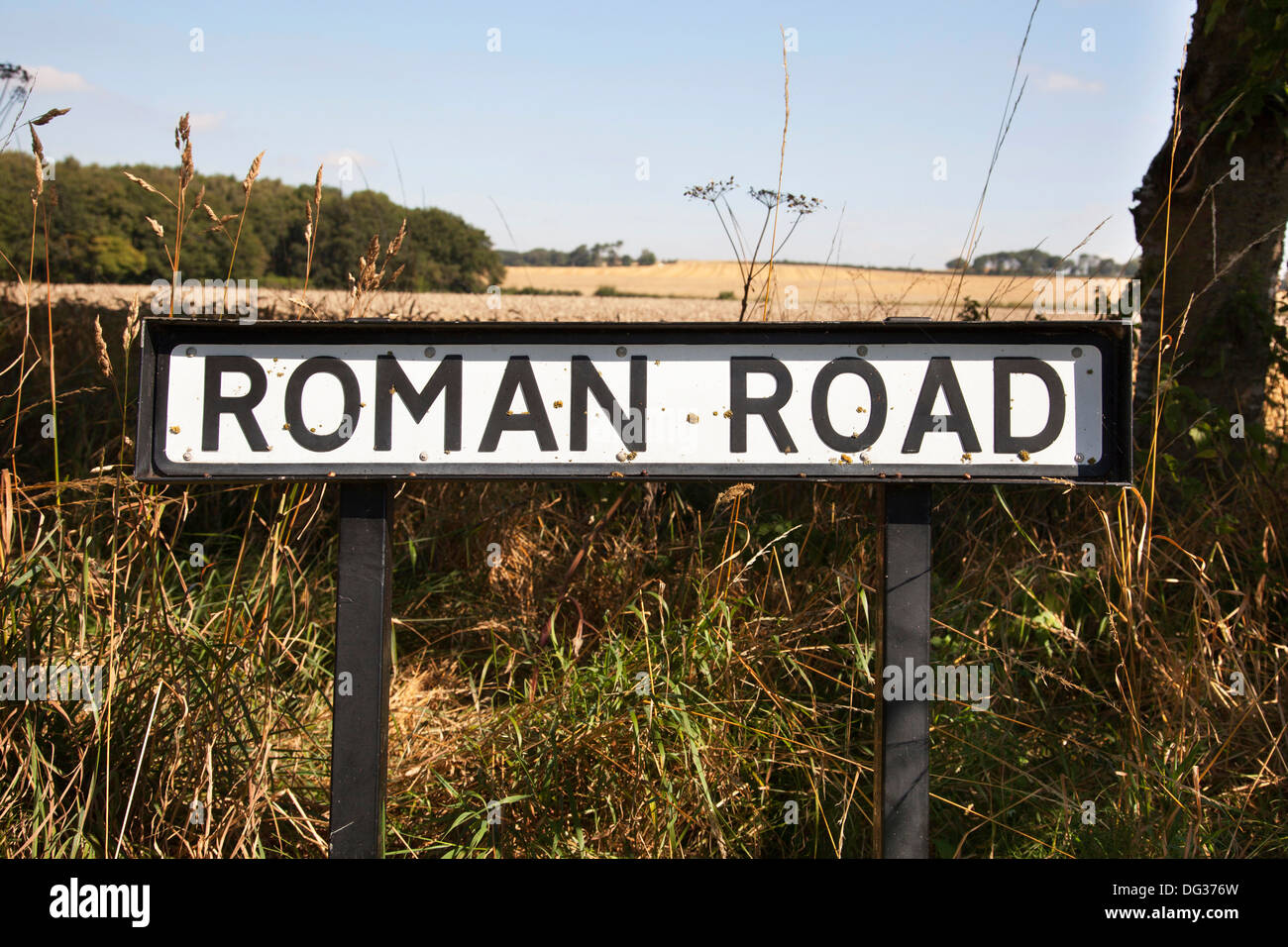 Roman road england hi-res stock photography and images - Alamy