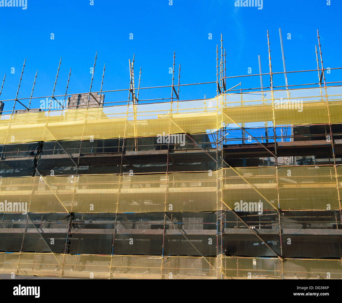 Scaffolding. Block of flats under construction Stock Photo - Alamy