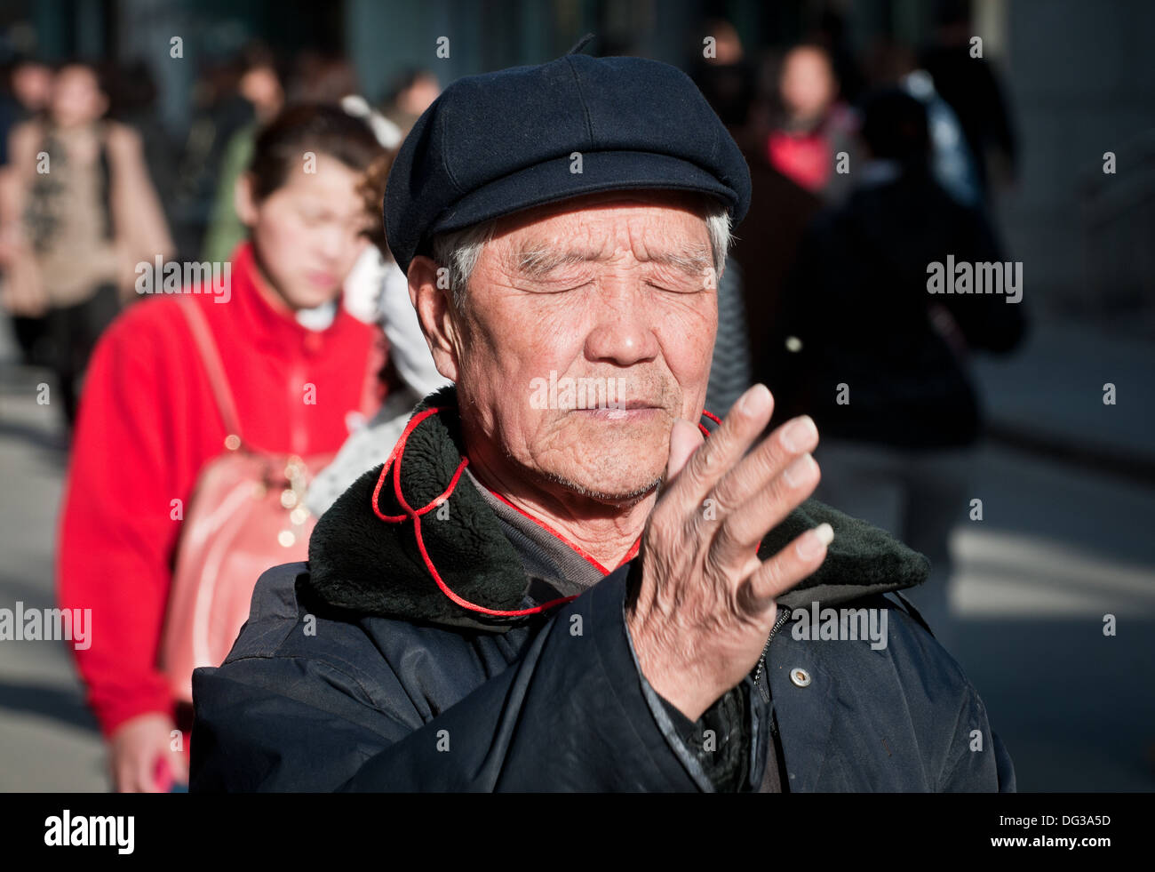 Sleight of hand trick hi-res stock photography and images - Alamy