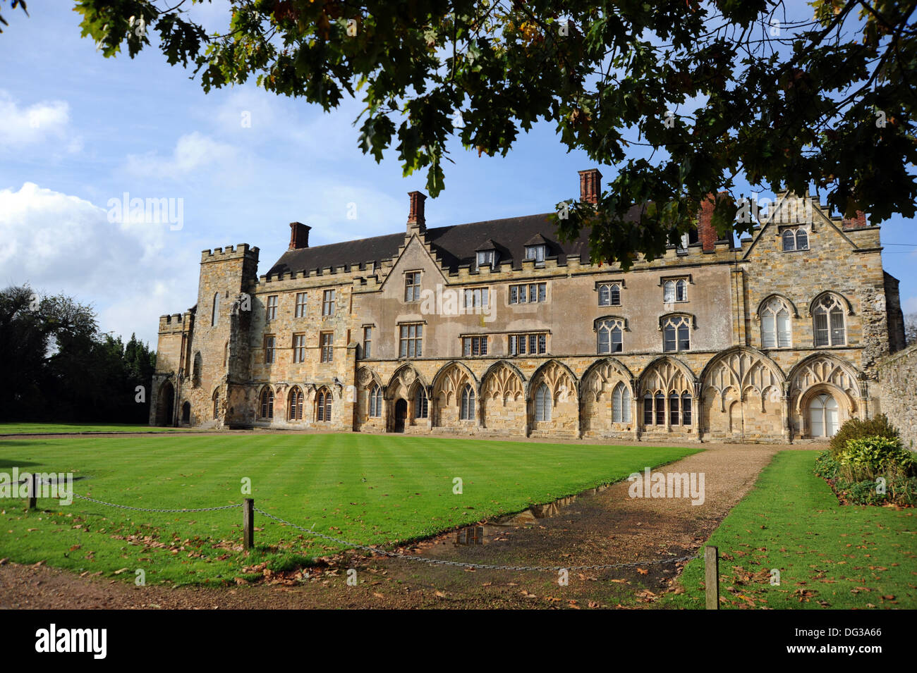 Battle abbey exterior hi-res stock photography and images - Alamy