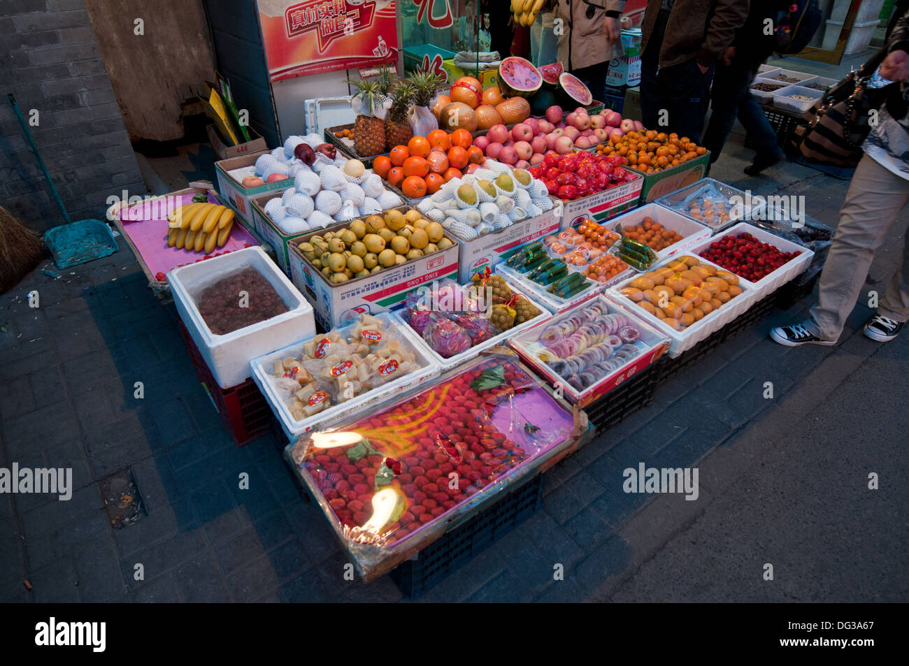 Fruits market in china hi-res stock photography and images - Alamy
