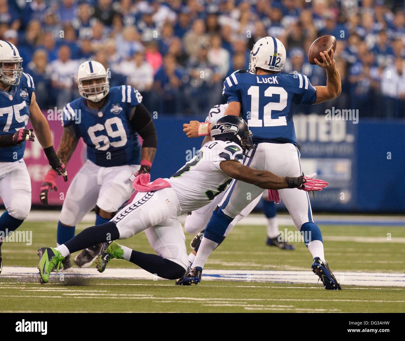 Nfl Quarterback Throwing
