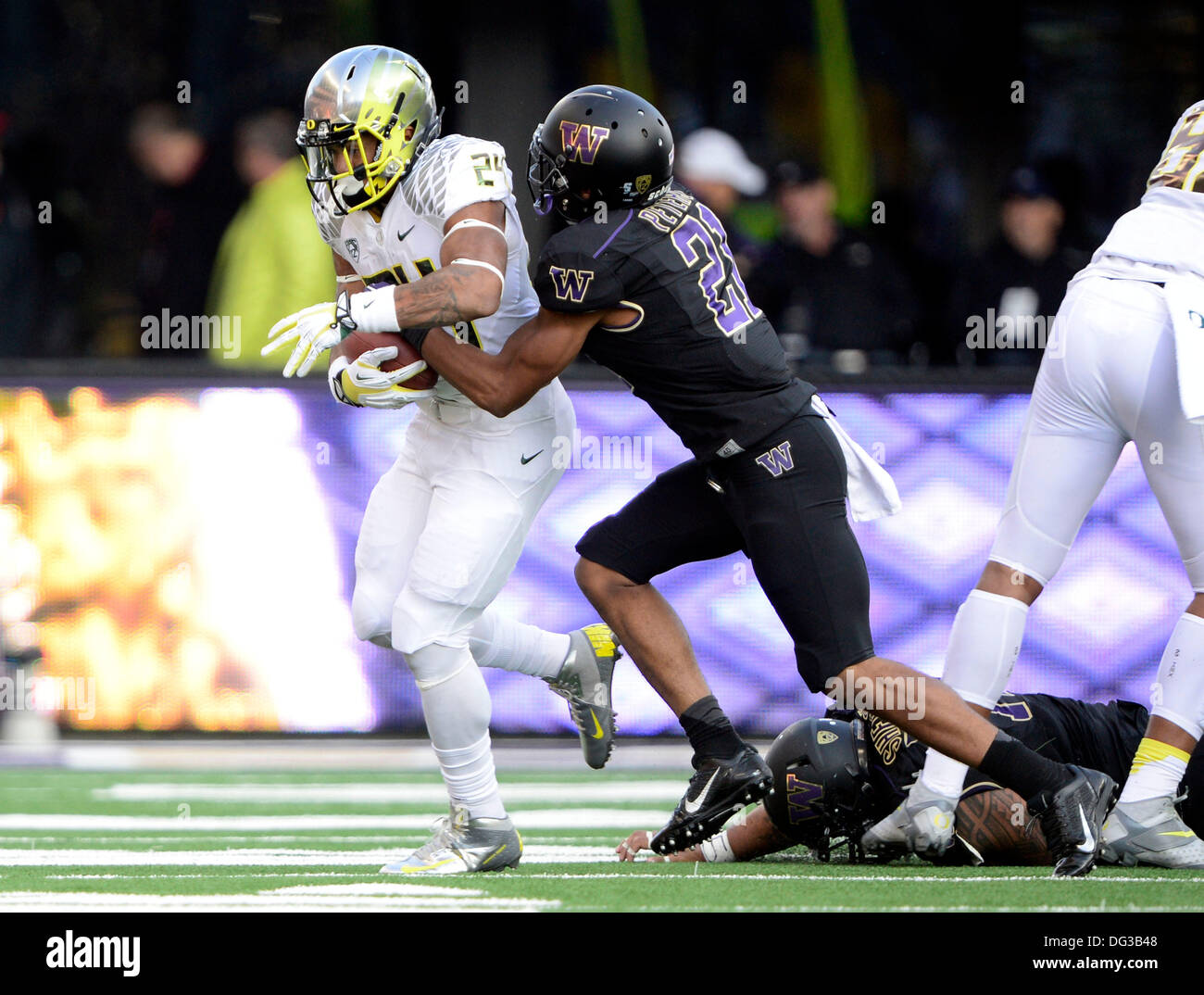 Seattle, USA. 12th October 2013. Oregon Ducks running back Thomas Tyner ...