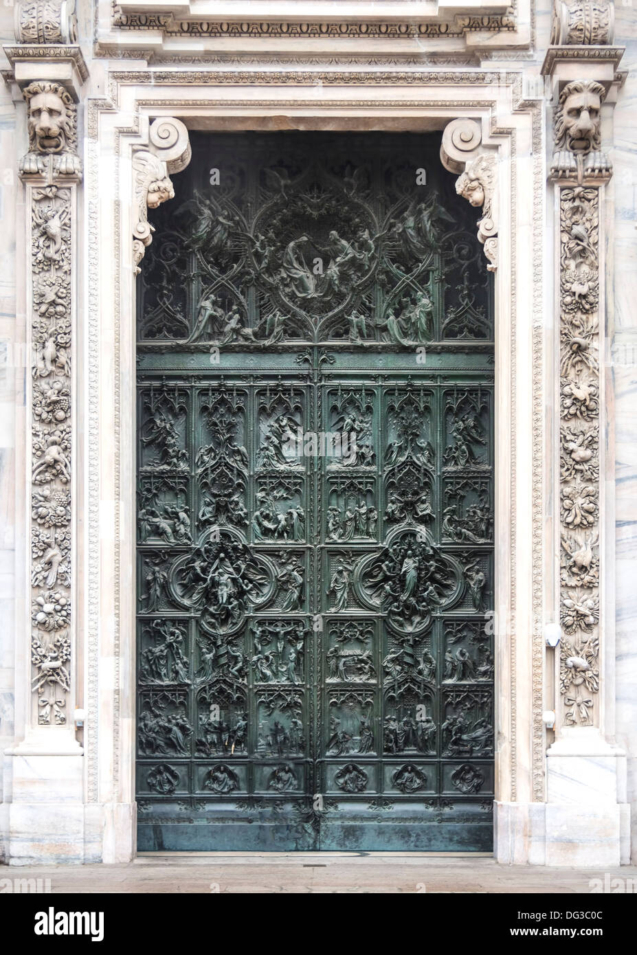 Duomo milan door hi-res stock photography and images - Alamy