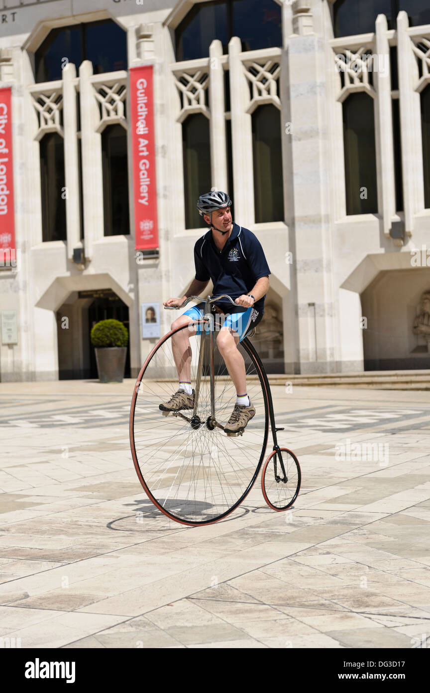 Unicyclist london hi-res stock photography and images - Alamy