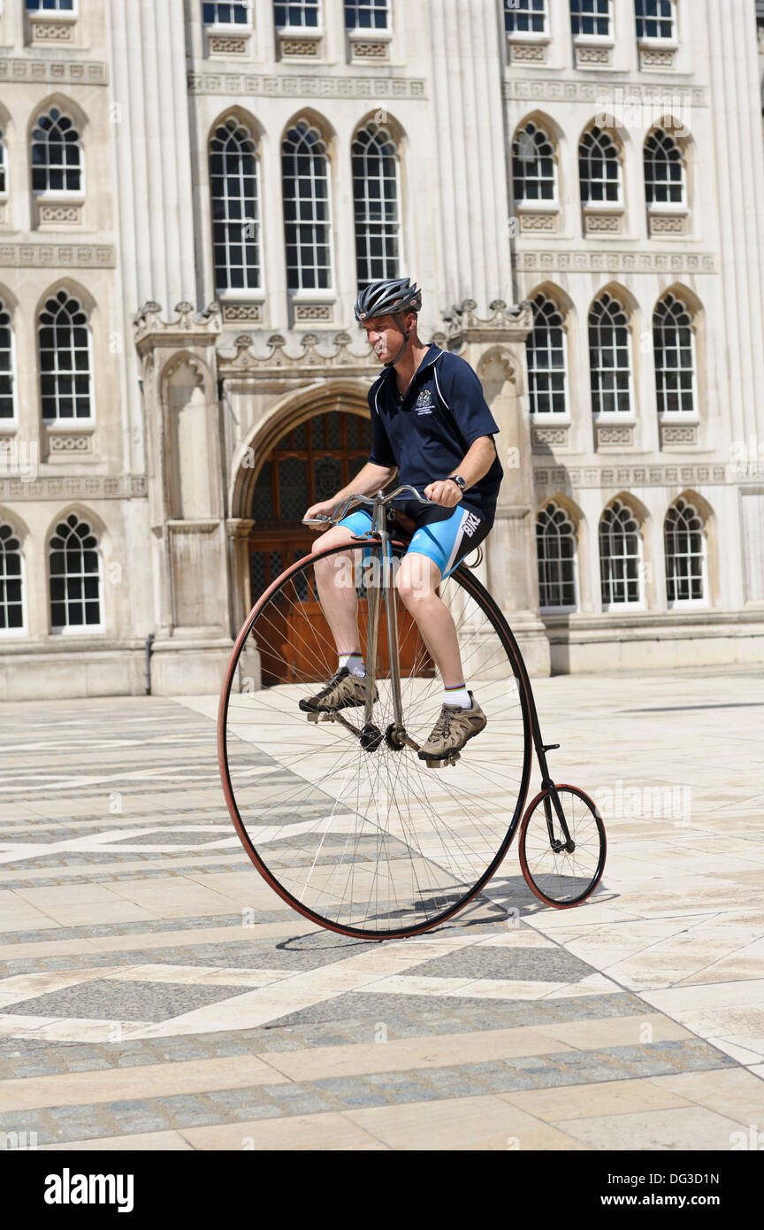 Unicyclist london hi-res stock photography and images - Alamy