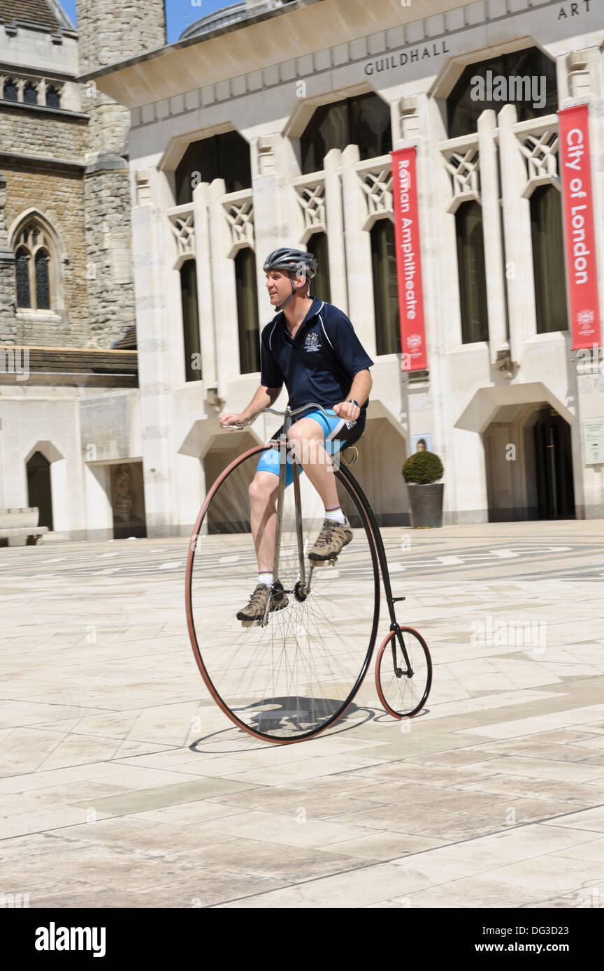 Unicyclist london hi-res stock photography and images - Alamy