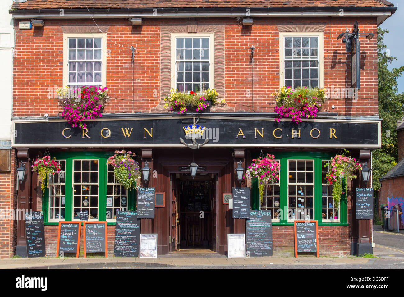 Pub winchester england hi-res stock photography and images - Alamy