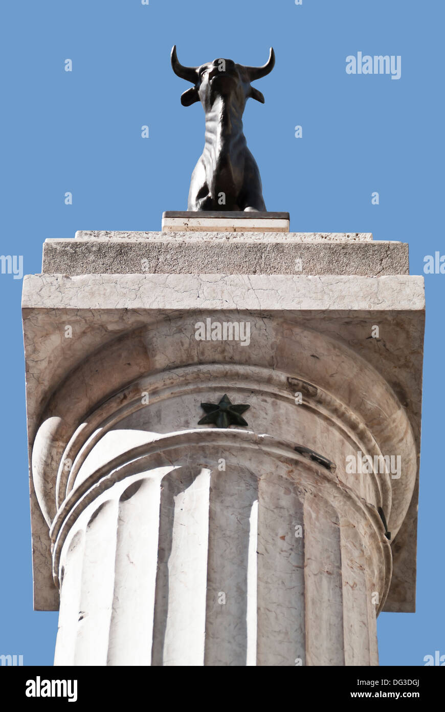 Fuente del torico hi-res stock photography and images - Alamy