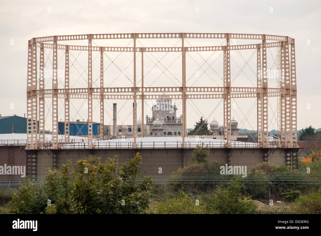 Cage frame hi-res stock photography and images - Alamy