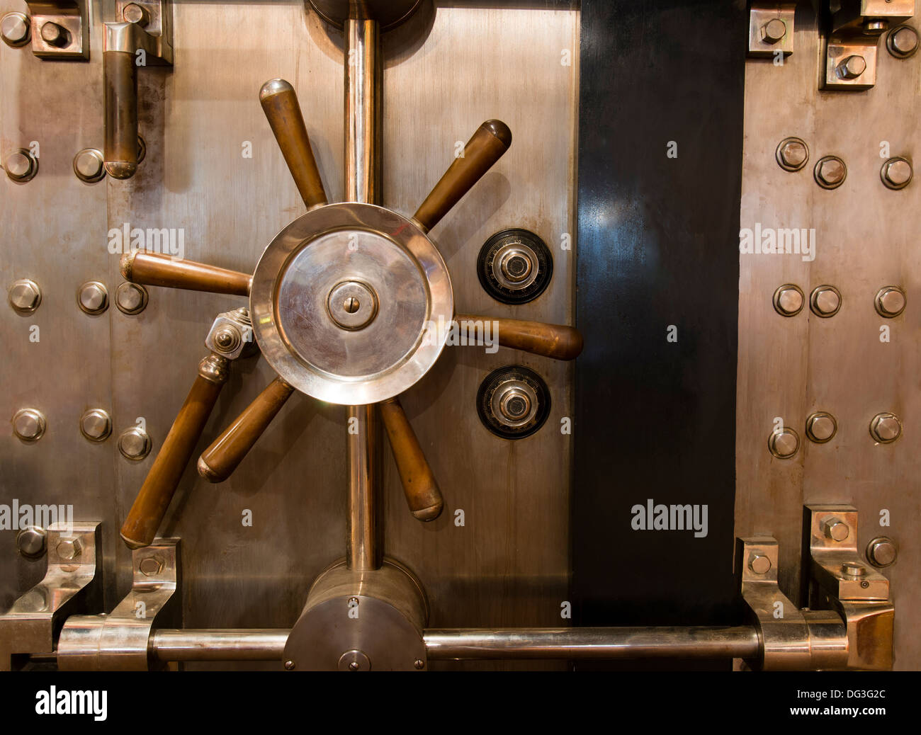 Vault door hi-res stock photography and images - Alamy