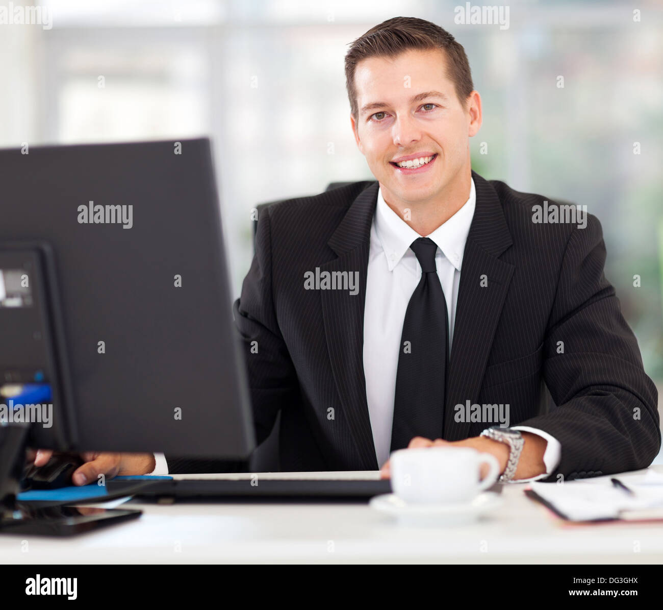 Professional computer office tie hi-res stock photography and images ...