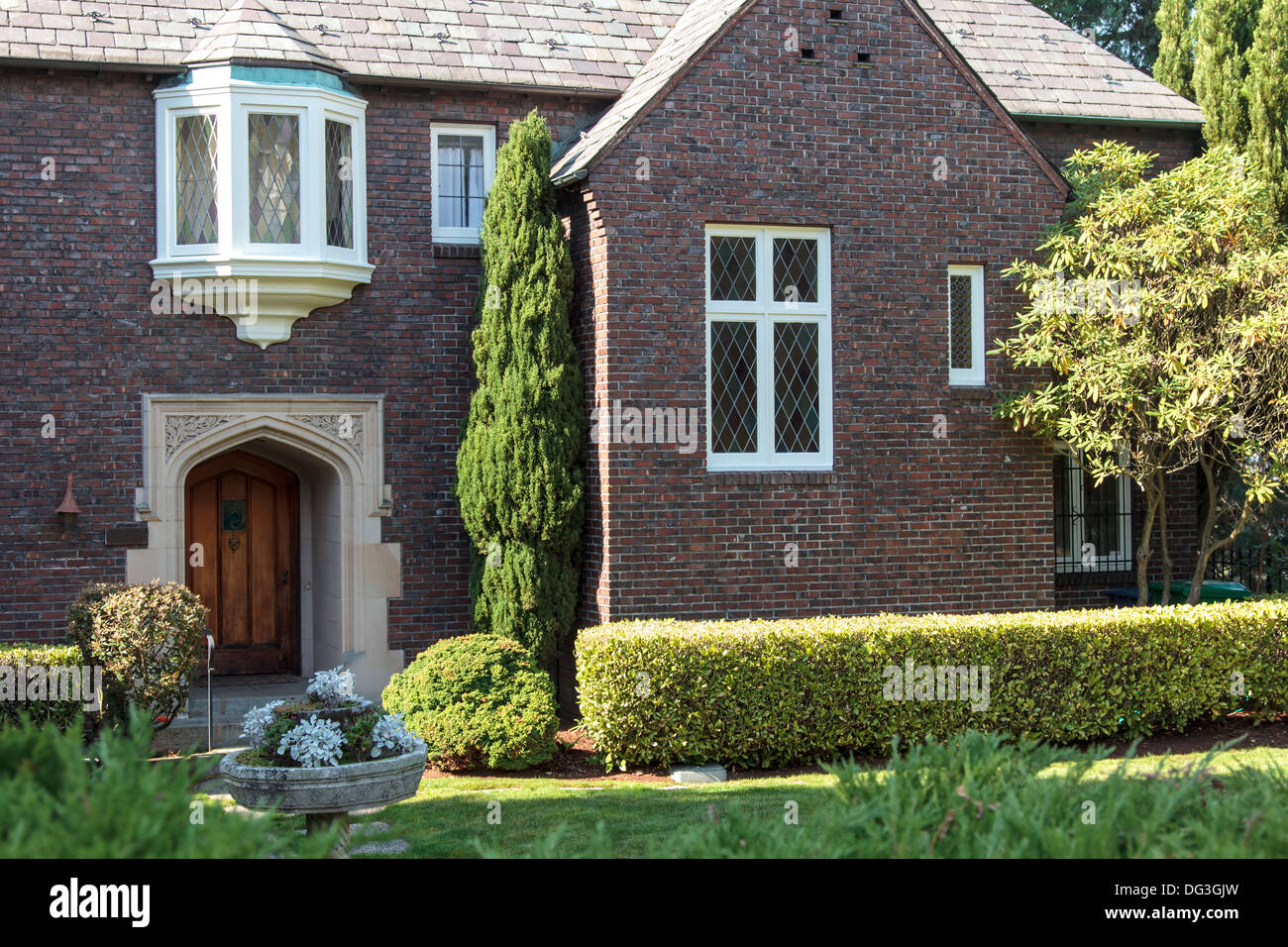 Queen anne neighborhood hi-res stock photography and images - Alamy