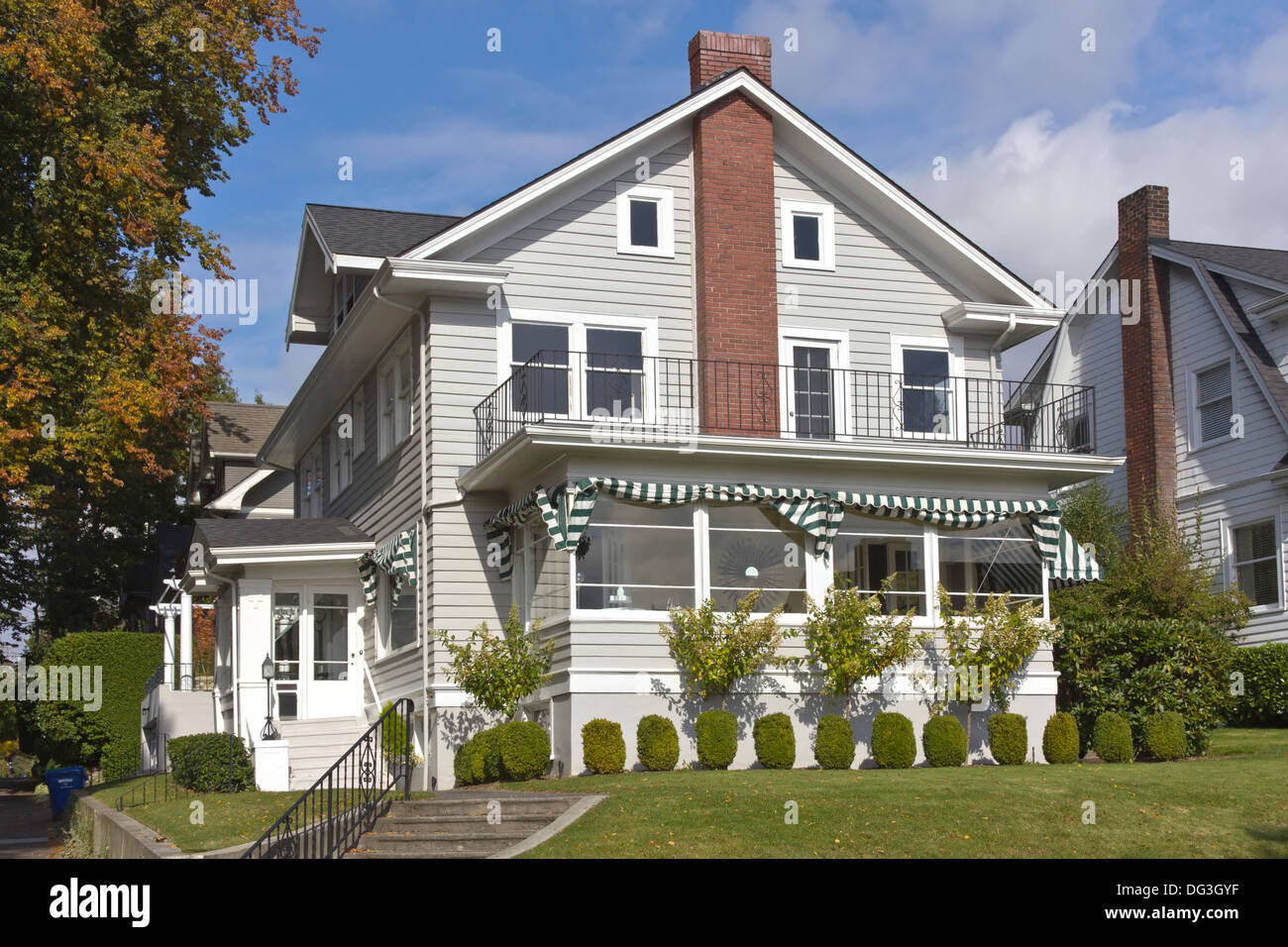 Queen anne style residence hi-res stock photography and images - Alamy