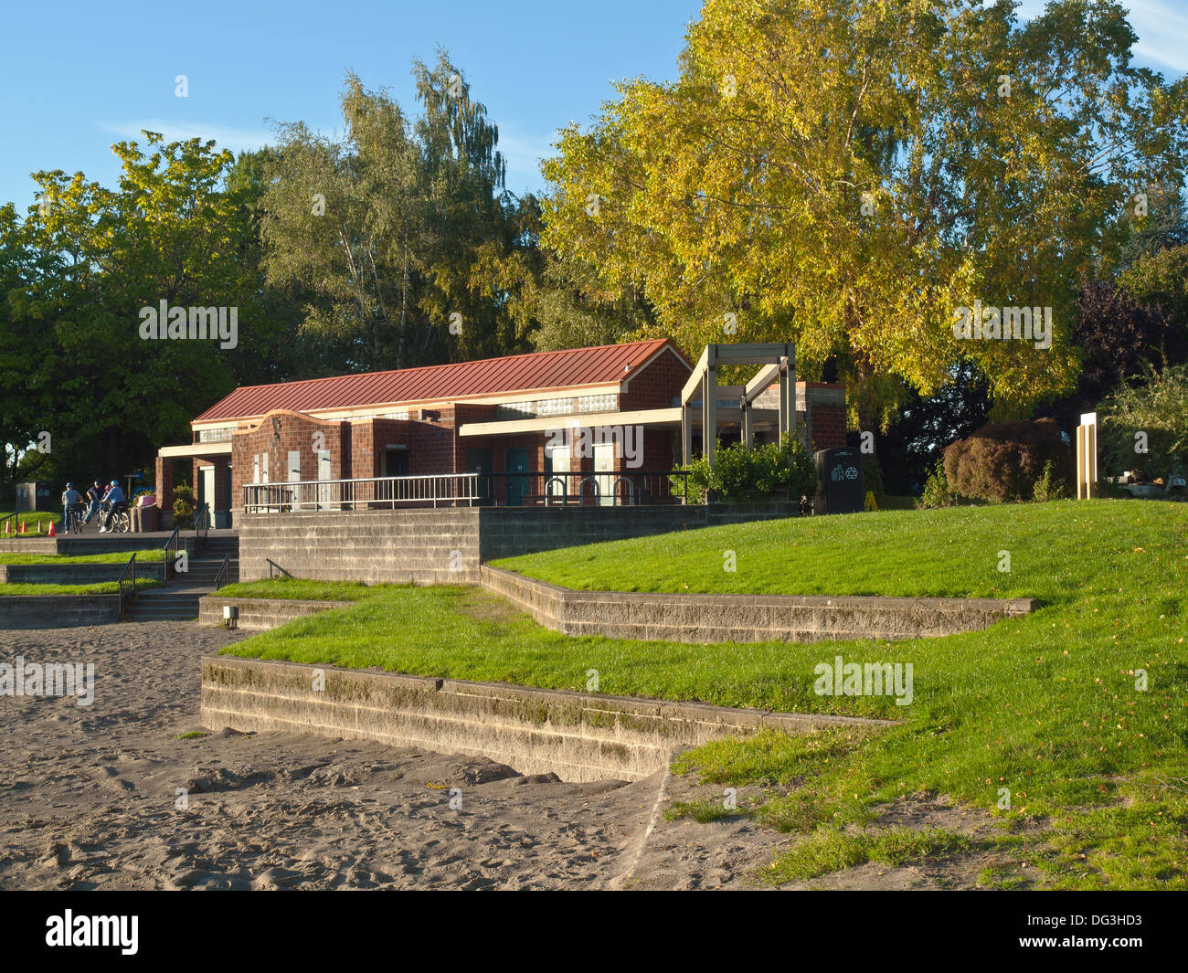 Blue Lake park facility and bicycles Oregon Stock Photo - Alamy