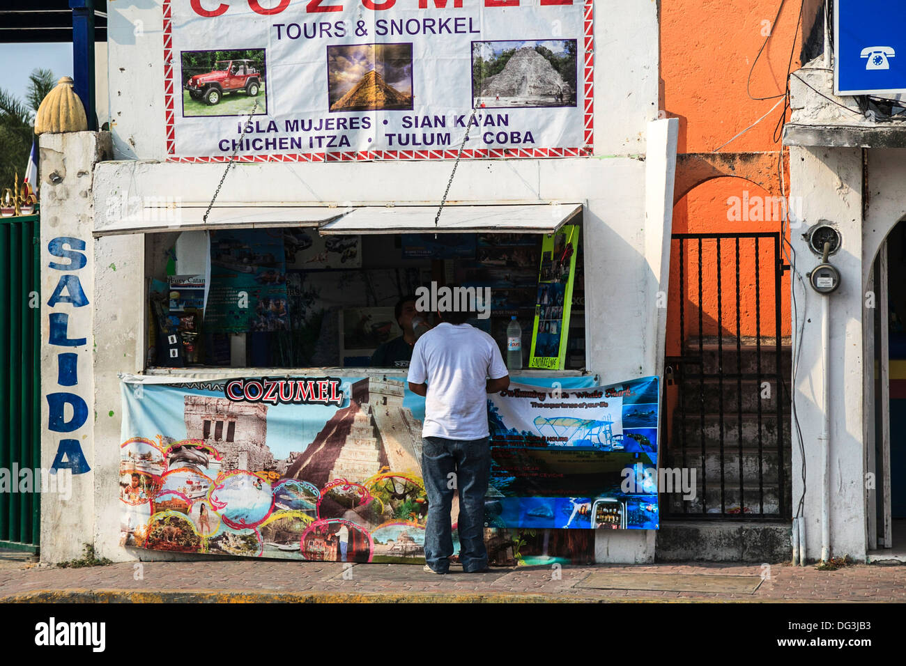 Tour operator shop, Playa del Carmen, Mexico Stock Photo - Alamy