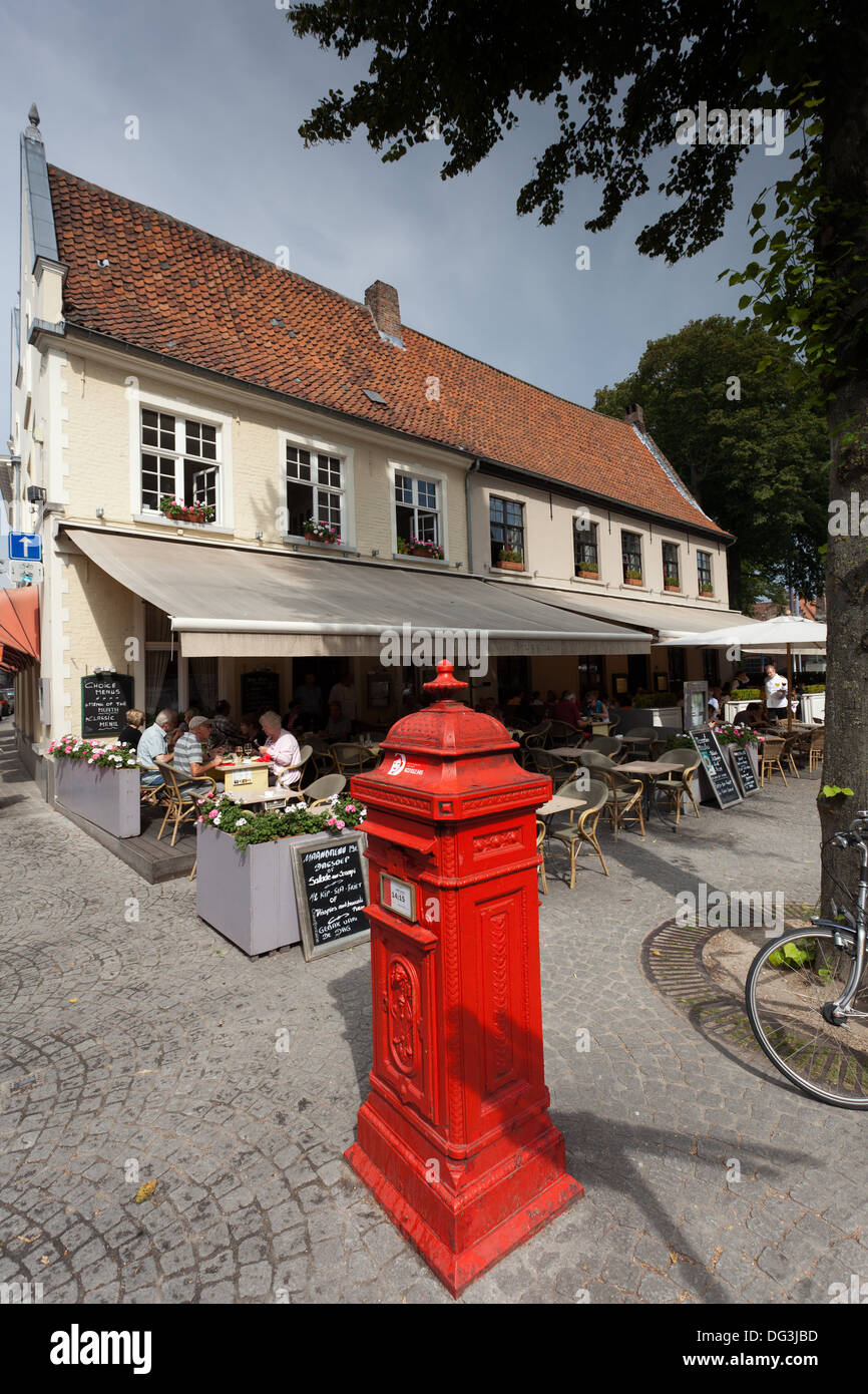 Bruges red post box hi-res stock photography and images - Alamy