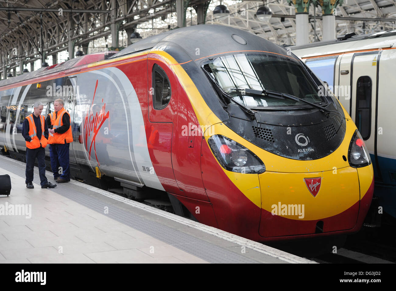 Virgin Pendolino Train at Manchester Piccadilly Train Station ...