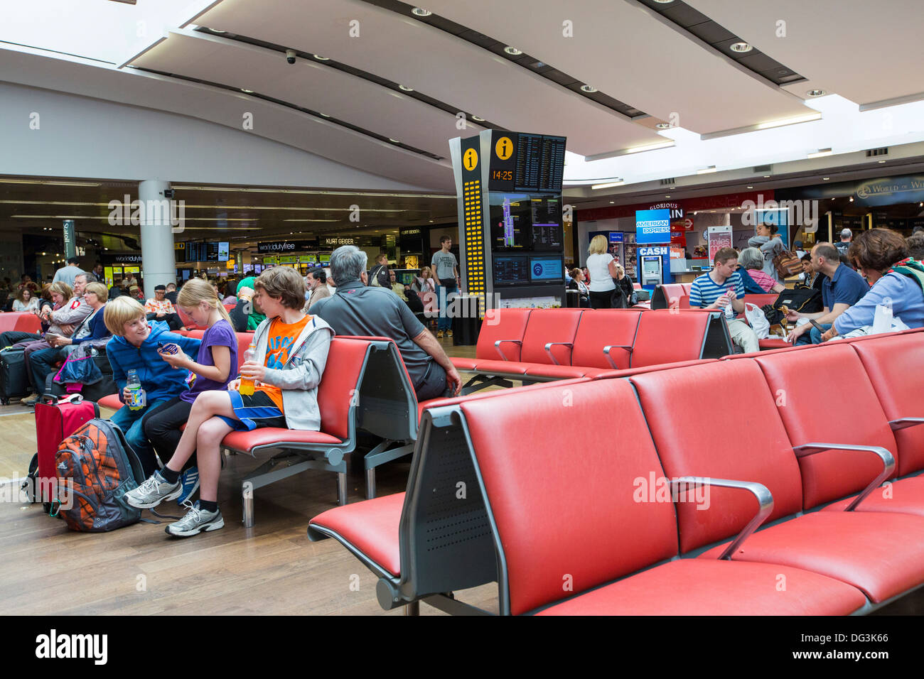 Airport seating hi-res stock photography and images - Alamy