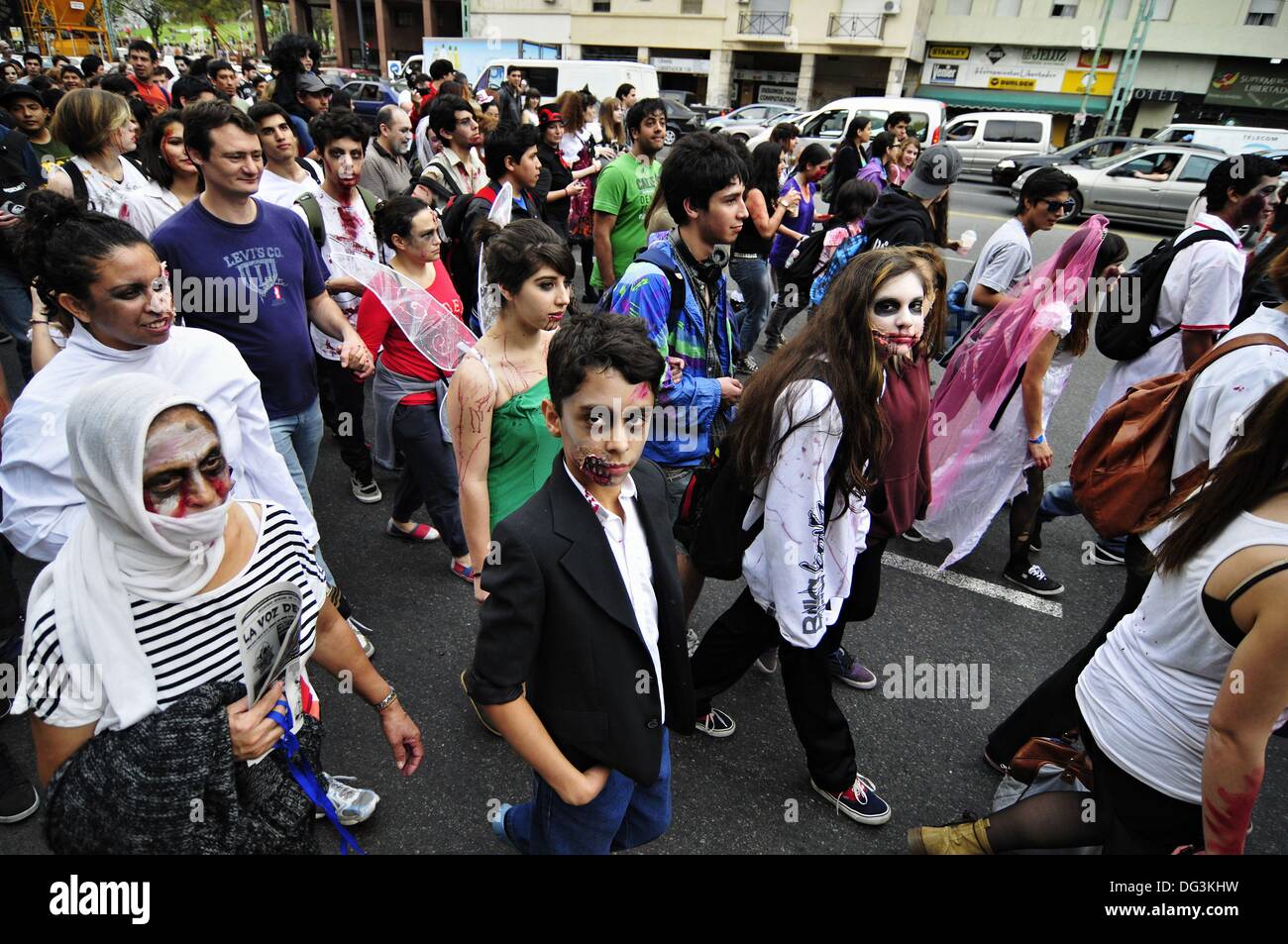 People walk on streets argentina hi-res stock photography and images ...