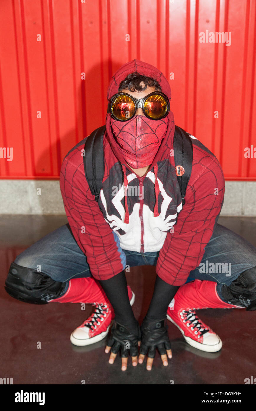 Spiderman poses hi-res stock photography and images - Alamy