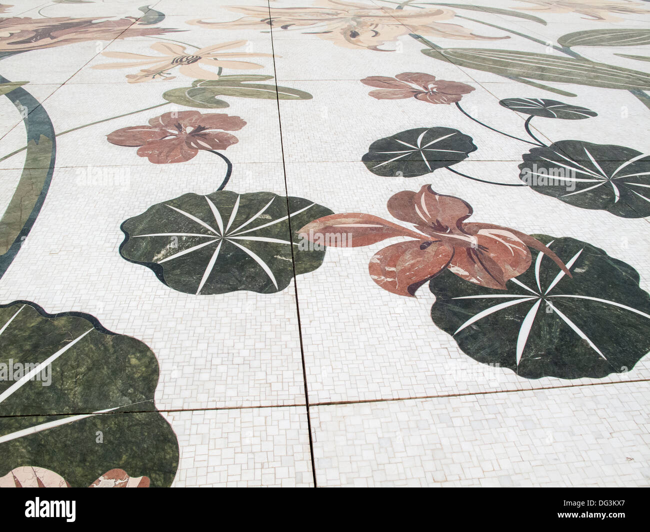 Ornate marble floor in the Sheikh Zayed Mosque or Grand Mosque in Abu ...
