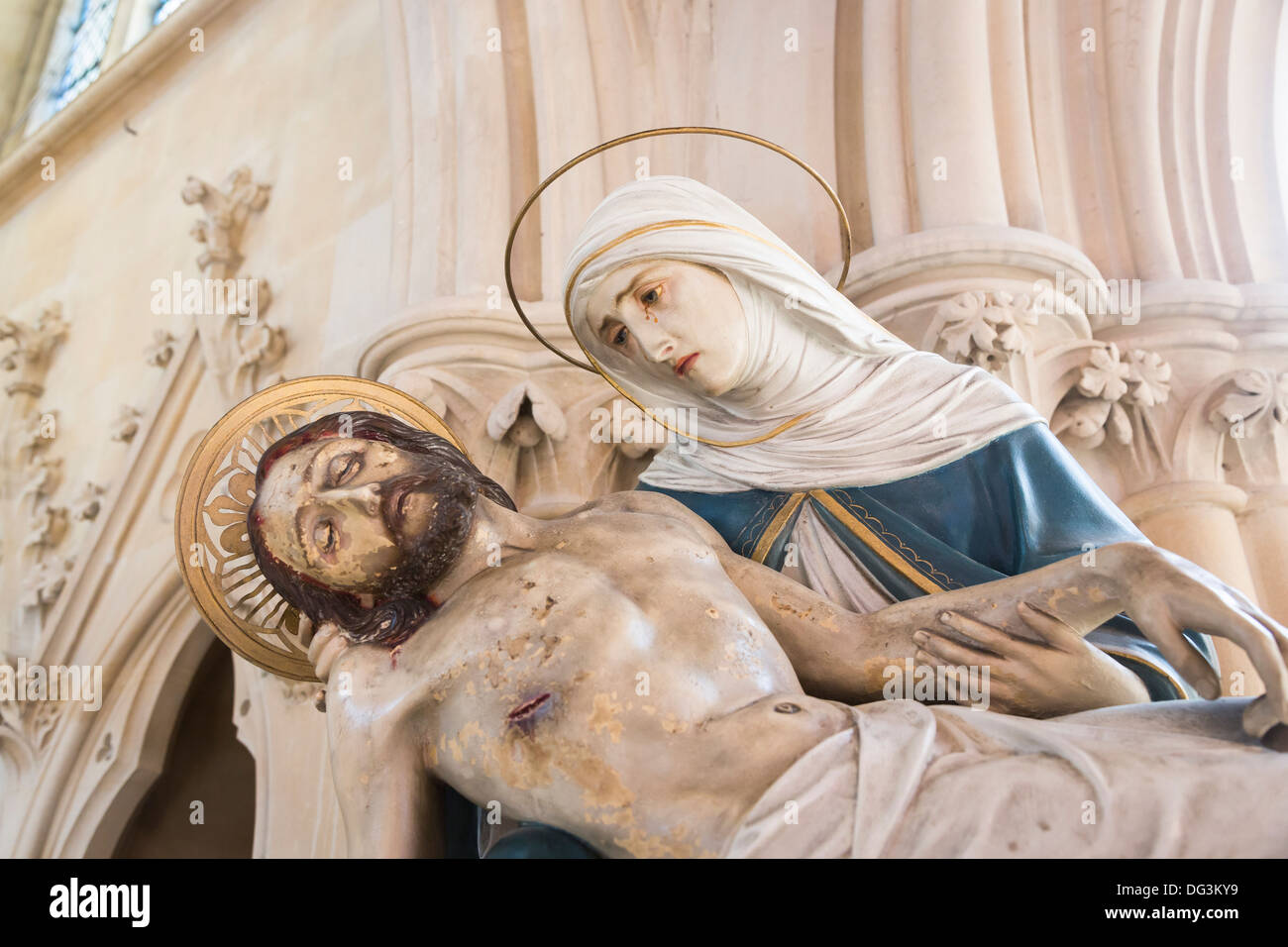 Statue mary jesus christ dead hi-res stock photography and images - Alamy