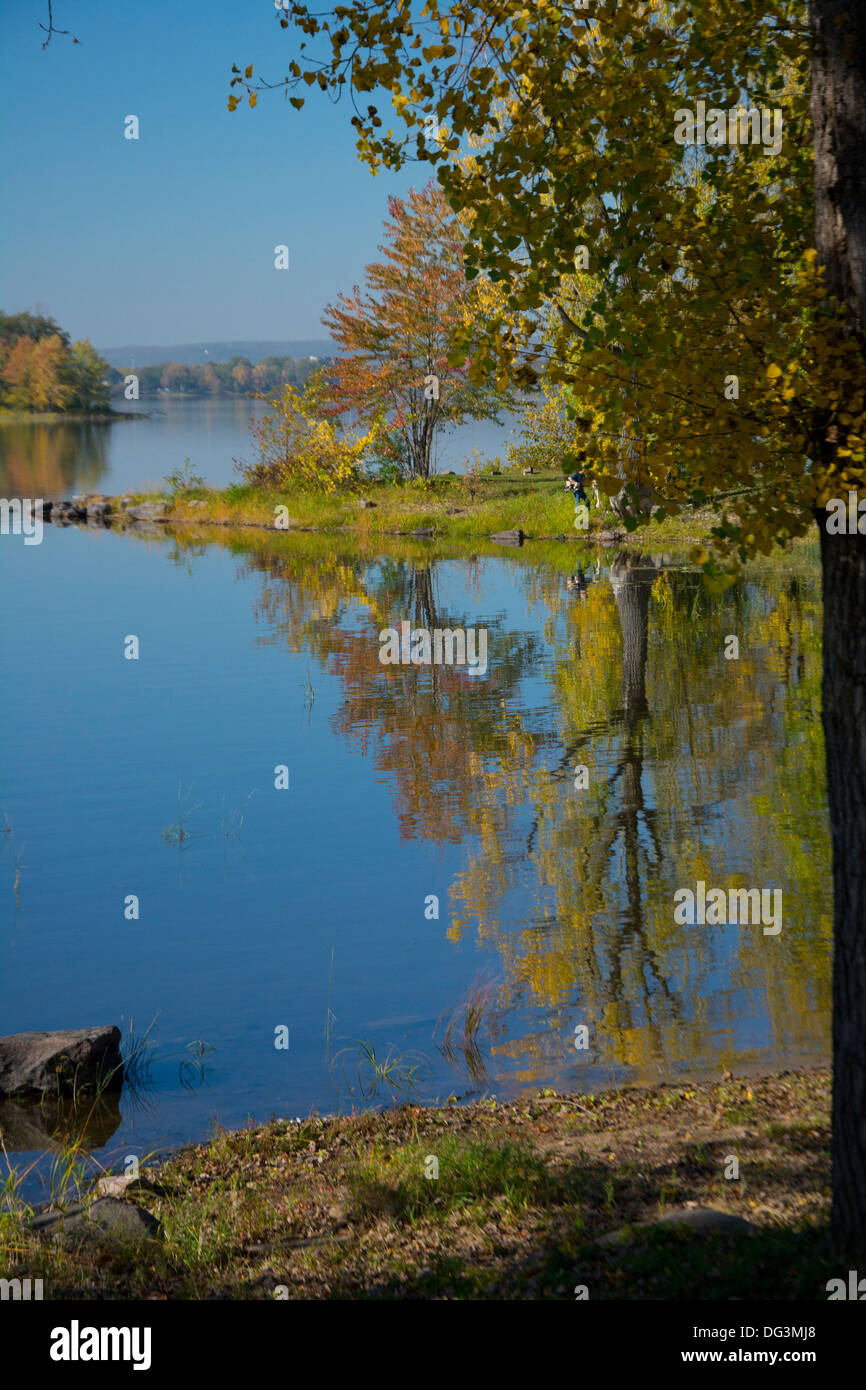 Two mountains hi-res stock photography and images - Alamy