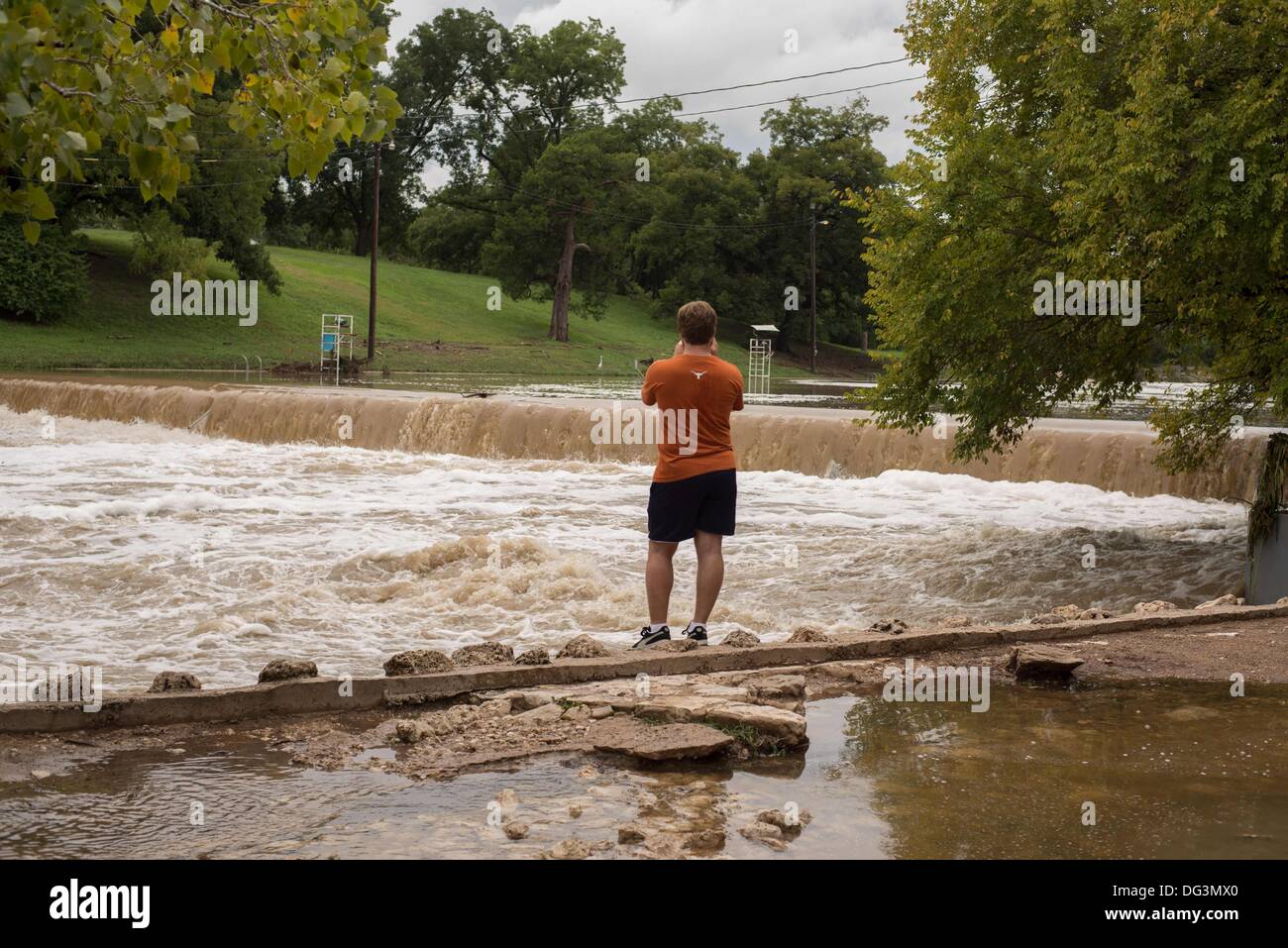 Overflowing swimming pool hi-res stock photography and images - Alamy