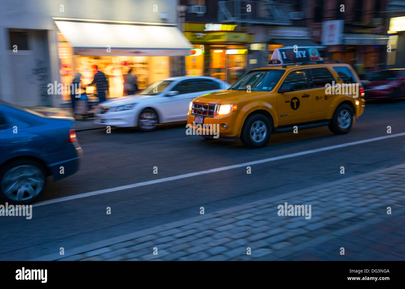 Taxicab in the night hi-res stock photography and images - Alamy
