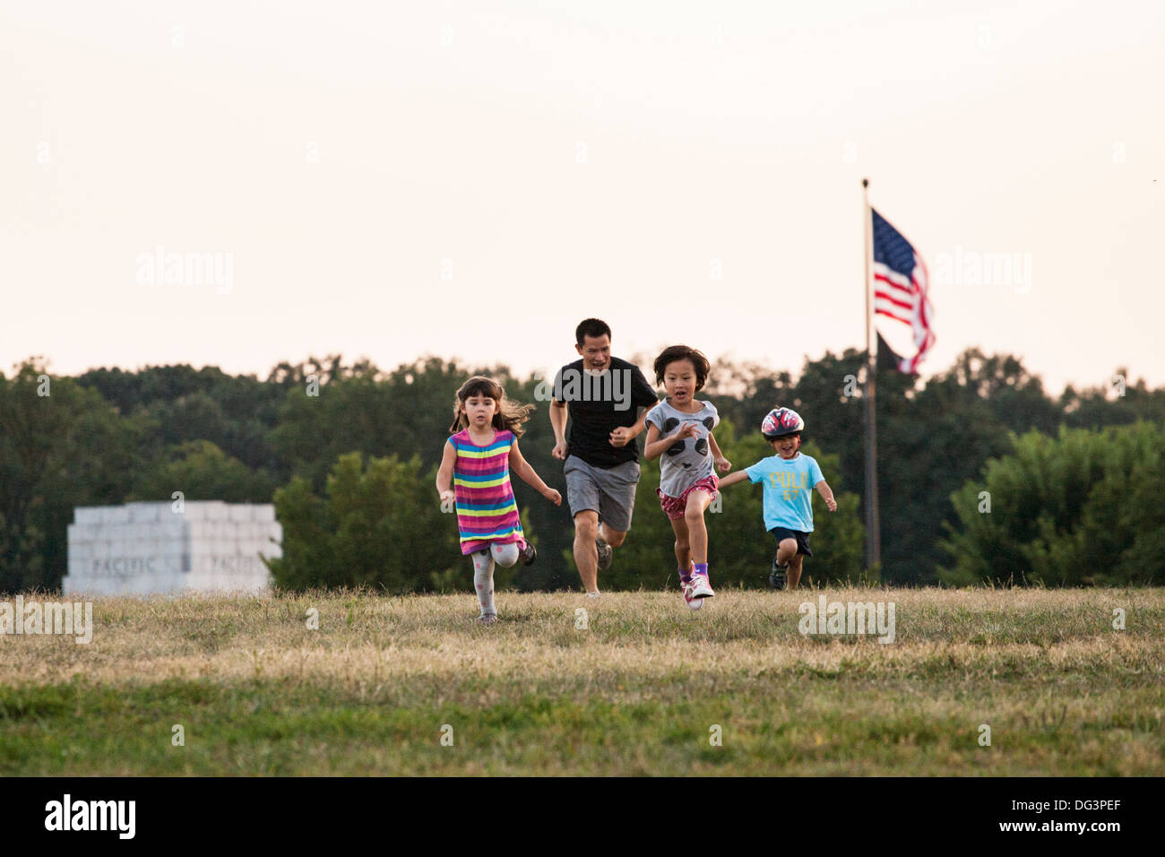Kids running flag hi-res stock photography and images - Alamy