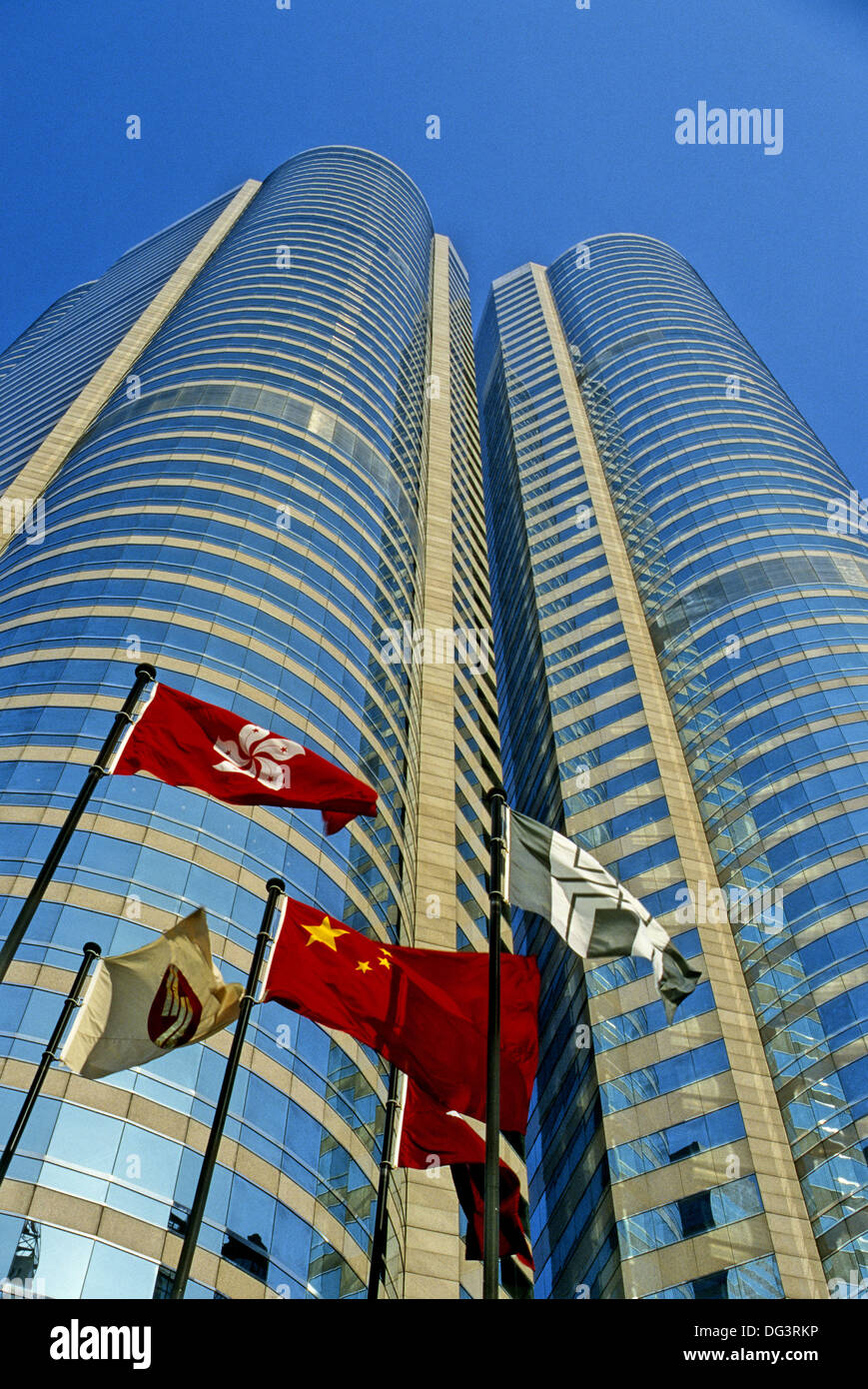 China flag building hi-res stock photography and images - Alamy