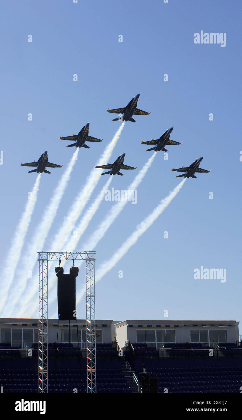 The Blue Angels fly over Naval Academy stadium Stock Photo - Alamy