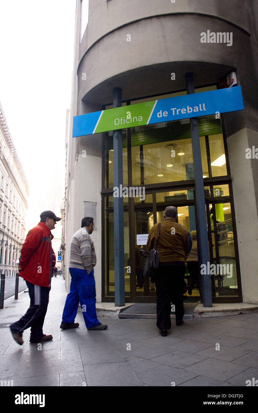 Unemployment people line hi-res stock photography and images - Alamy