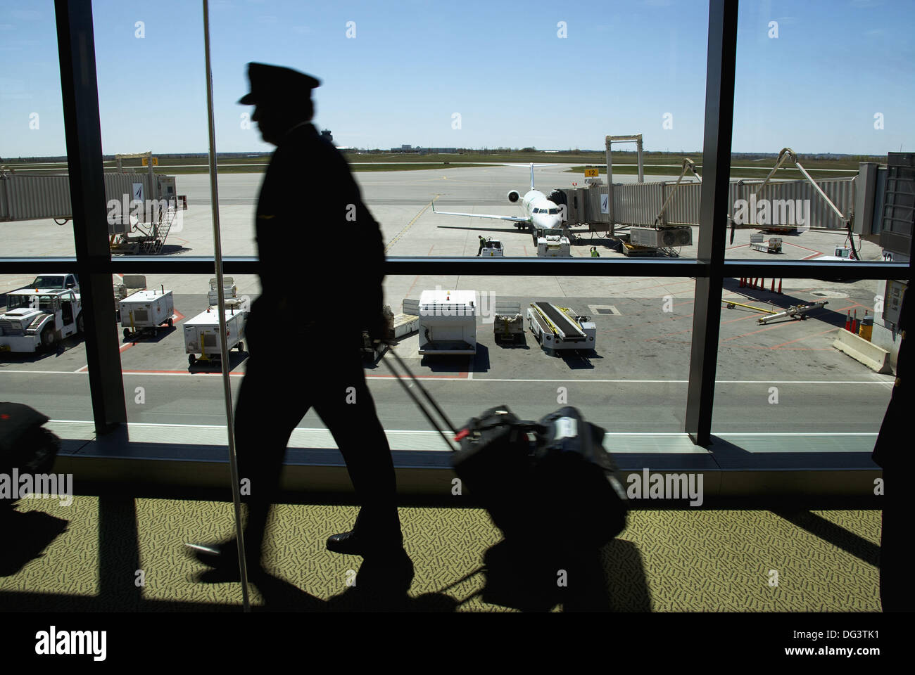 Flight gate hi-res stock photography and images - Alamy