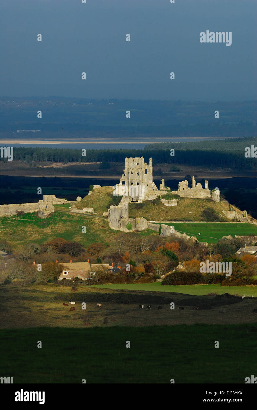 A view corfe castle hi-res stock photography and images - Alamy