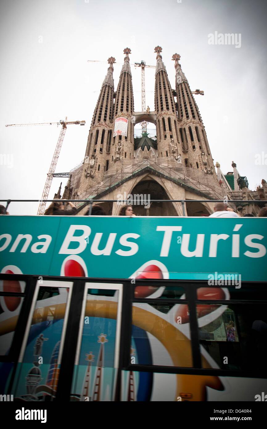 Bus sagrada familia travel spain hi-res stock photography and images ...