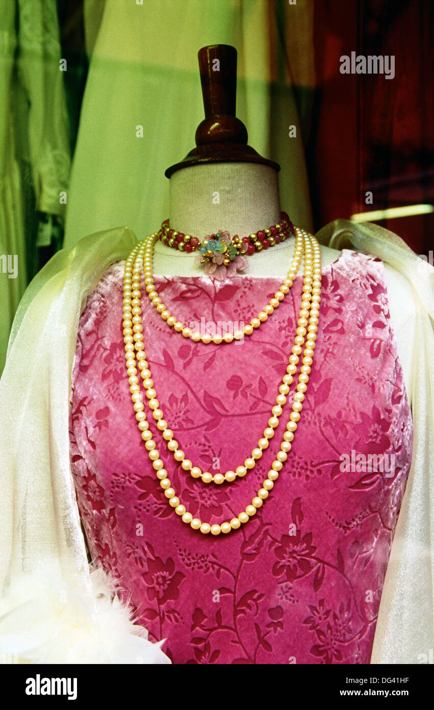 Shop window display 1920 hi-res stock photography and images - Alamy