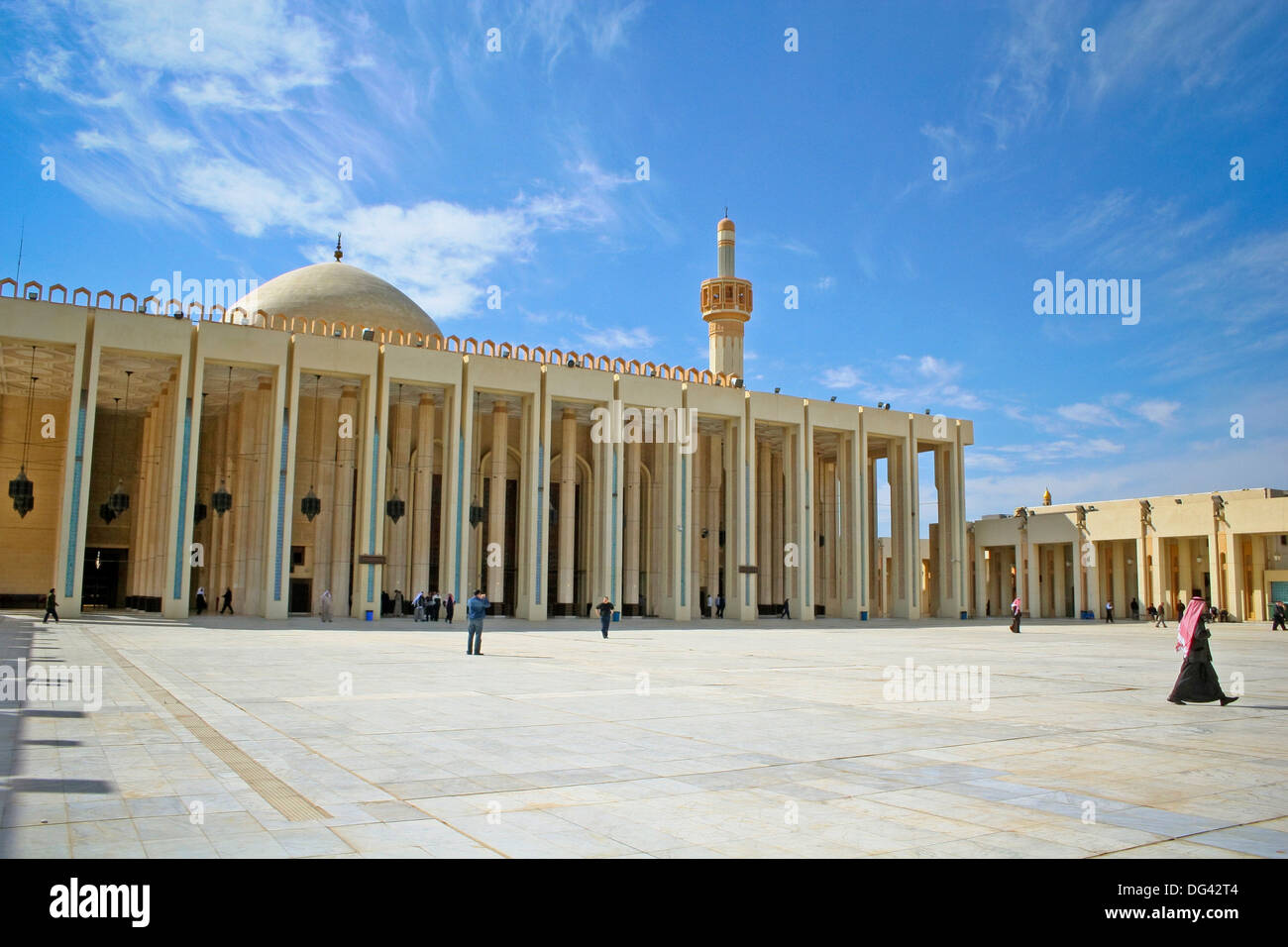 Kuwait modern light hi-res stock photography and images - Alamy