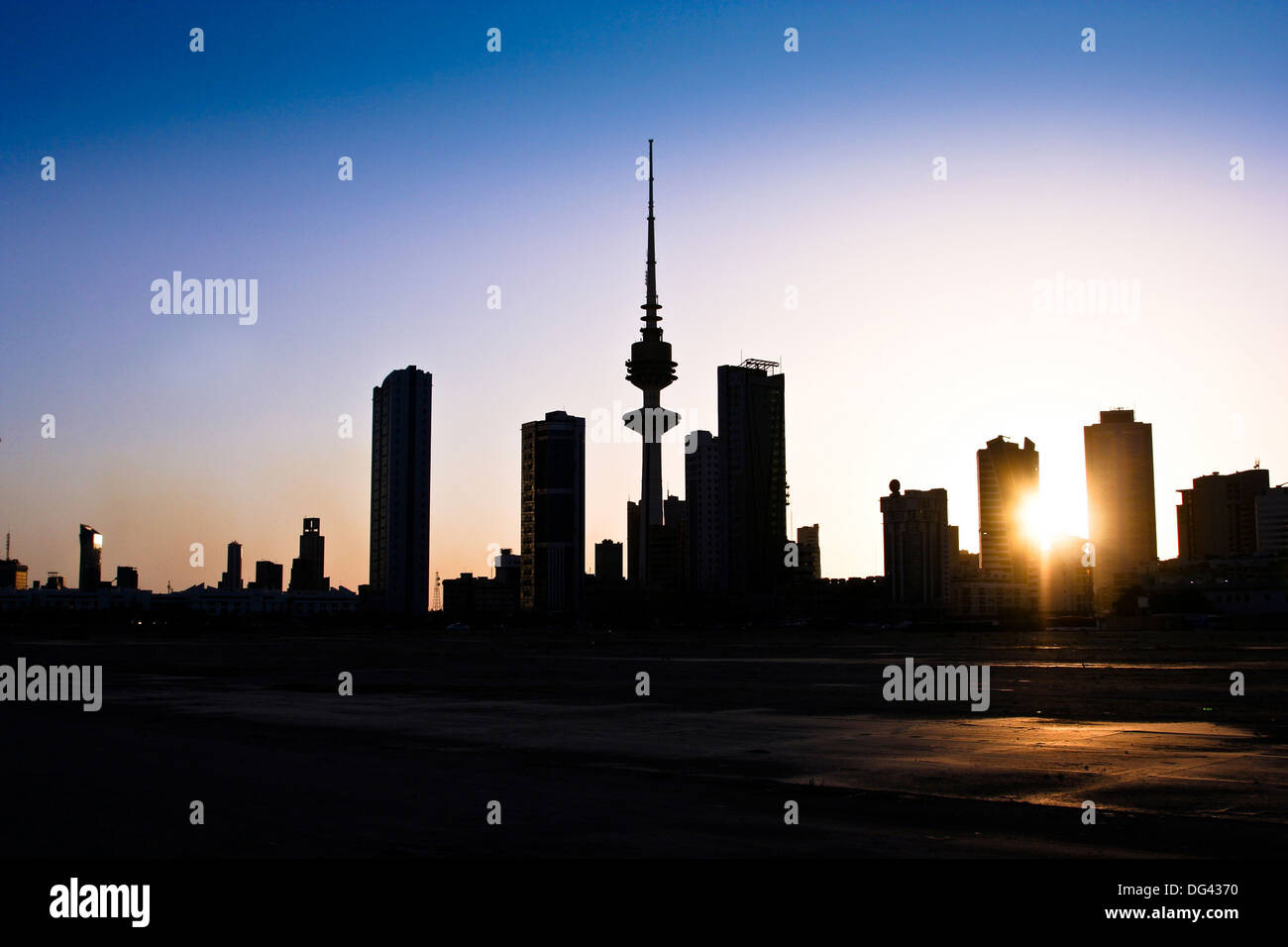 Kuwait silhouette hi-res stock photography and images - Alamy