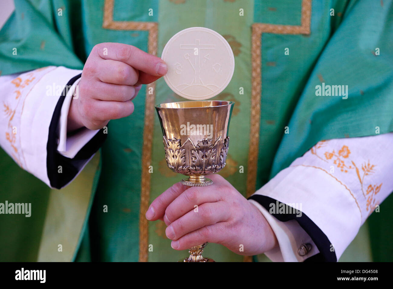 Catholic priest eucharist close up hi-res stock photography and images ...