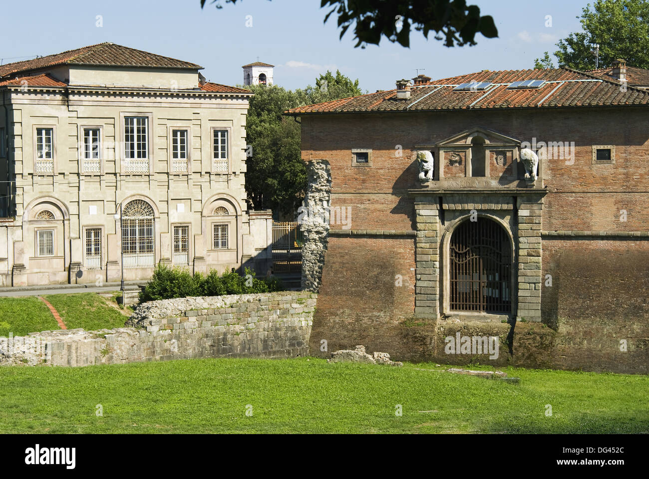 Lucca town walls hi-res stock photography and images - Alamy