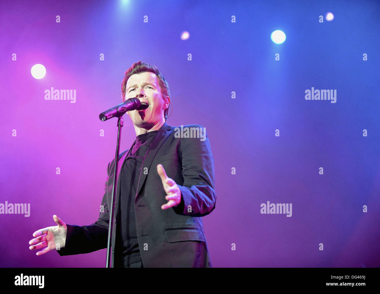 Rick astley singer hi-res stock photography and images - Alamy