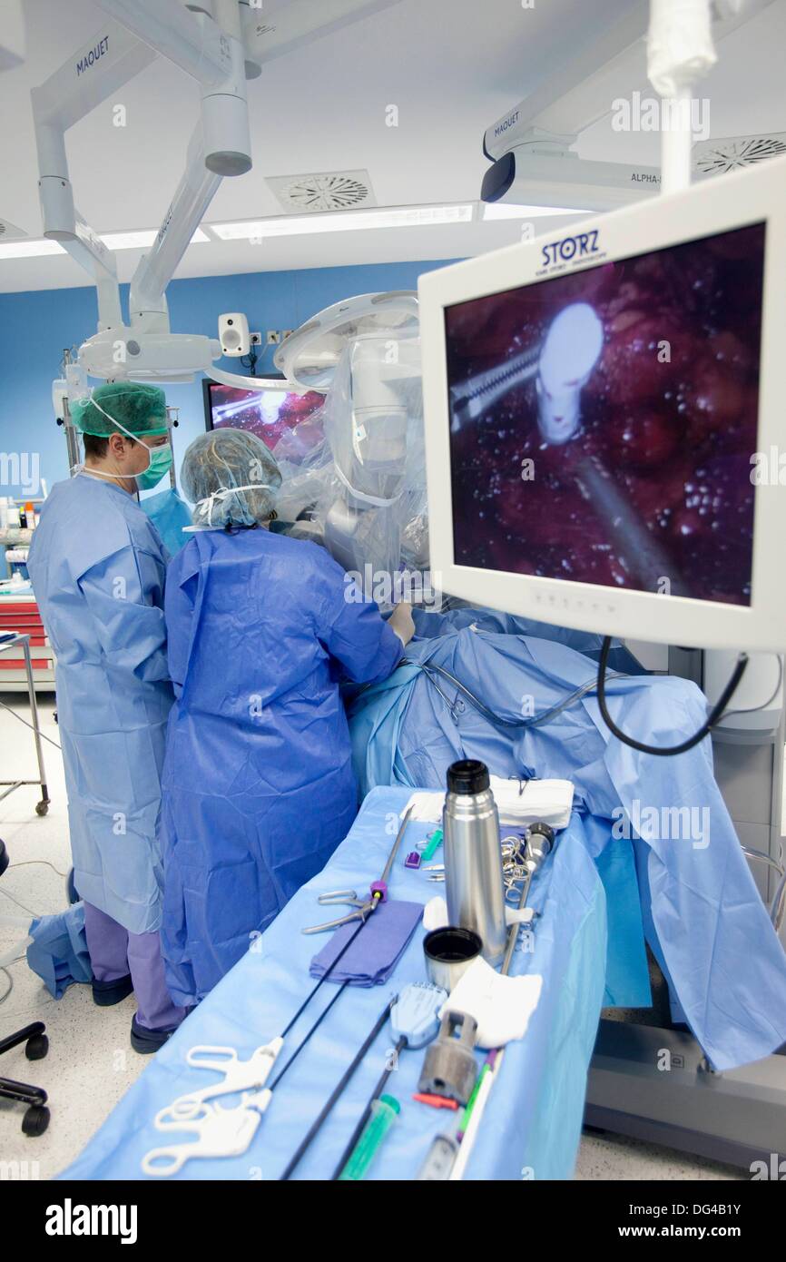 Operating room, prostate cancer robotic surgery, Da Vinci surgical ...