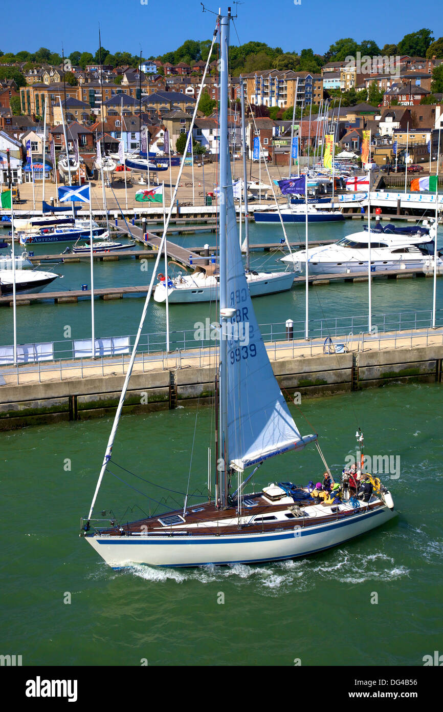 Cowes, isle of wight, england hi-res stock photography and images - Alamy