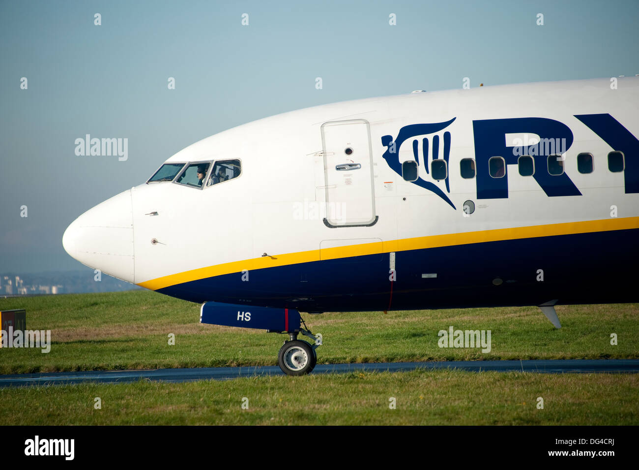 Ryanair Jet Plane on runway at Liverpool Airport Stock Photo - Alamy
