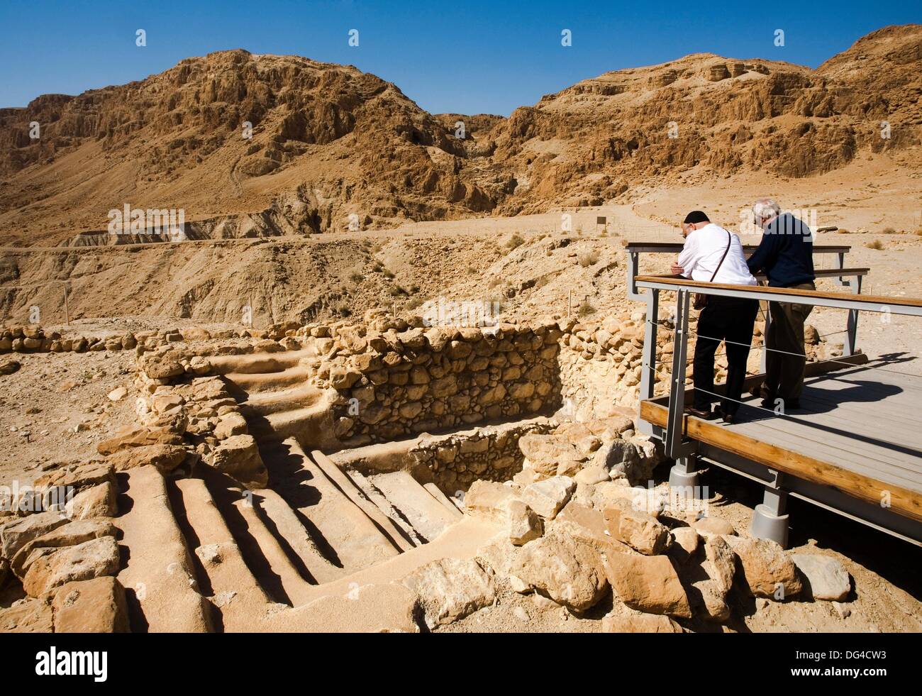 Tourist, Ritual bath, Mikvah, Qumran, Dead Sea, Israel Stock Photo - Alamy