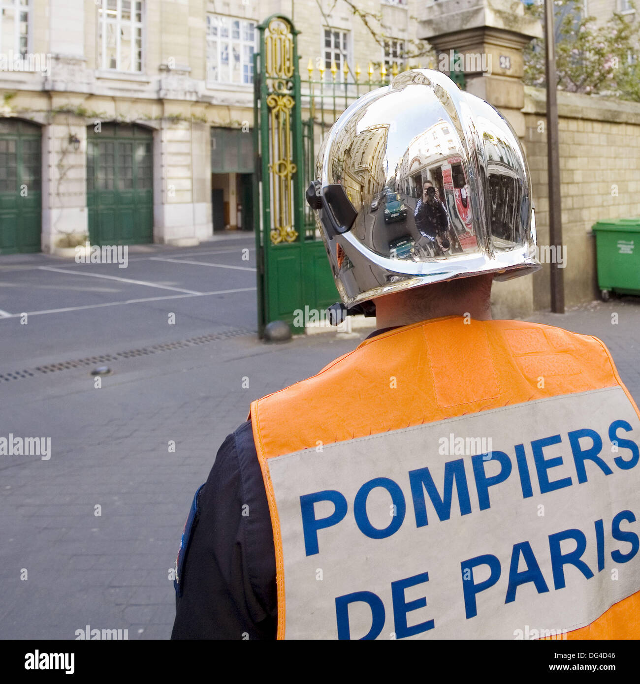 Fireman of paris hi-res stock photography and images - Alamy