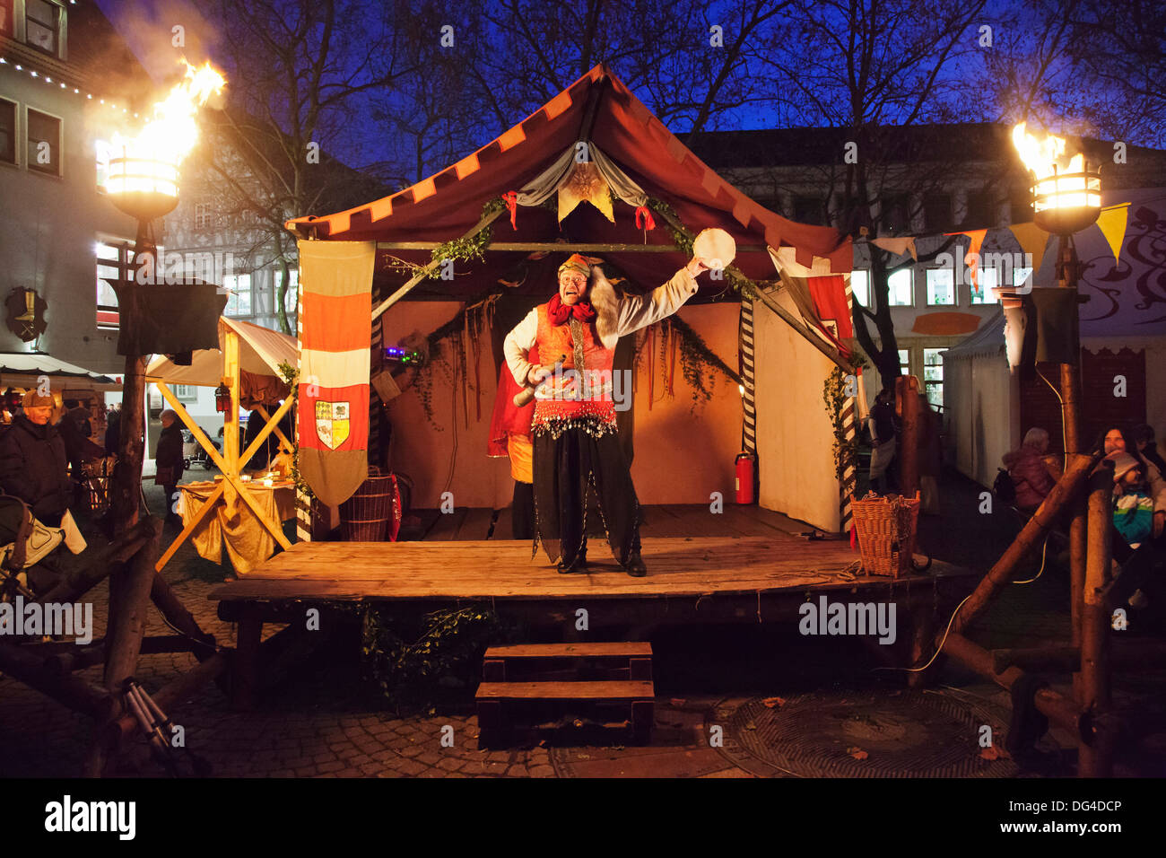 Medieval juggler hi-res stock photography and images - Alamy