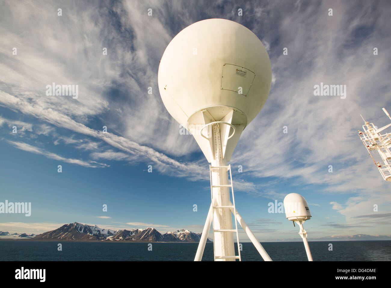 The Russian research vessel, AkademiK Sergey Vavilov an ice ...